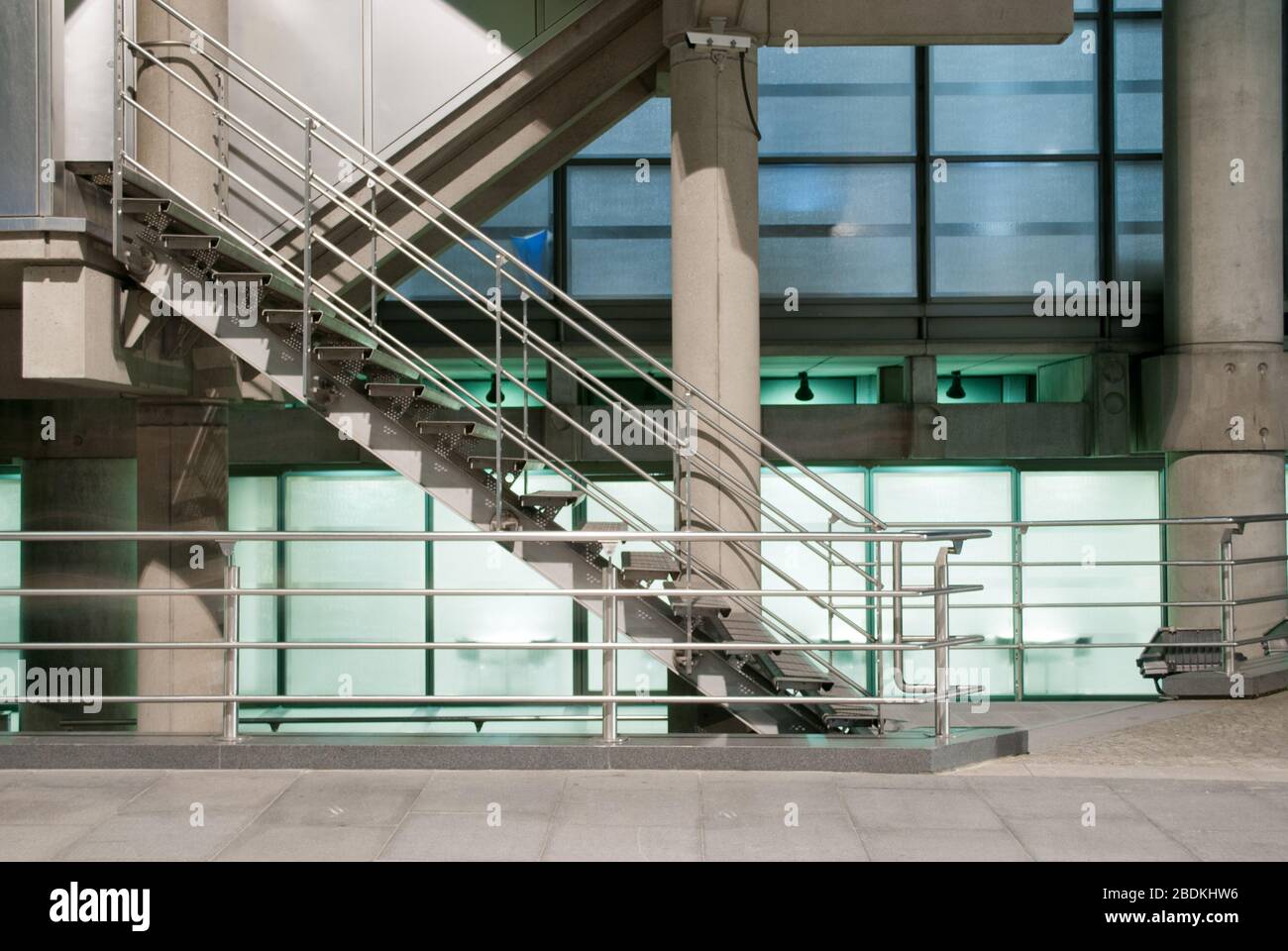 High Tech Architecture Steel Machine Lloyds Building Lloyds of London ...