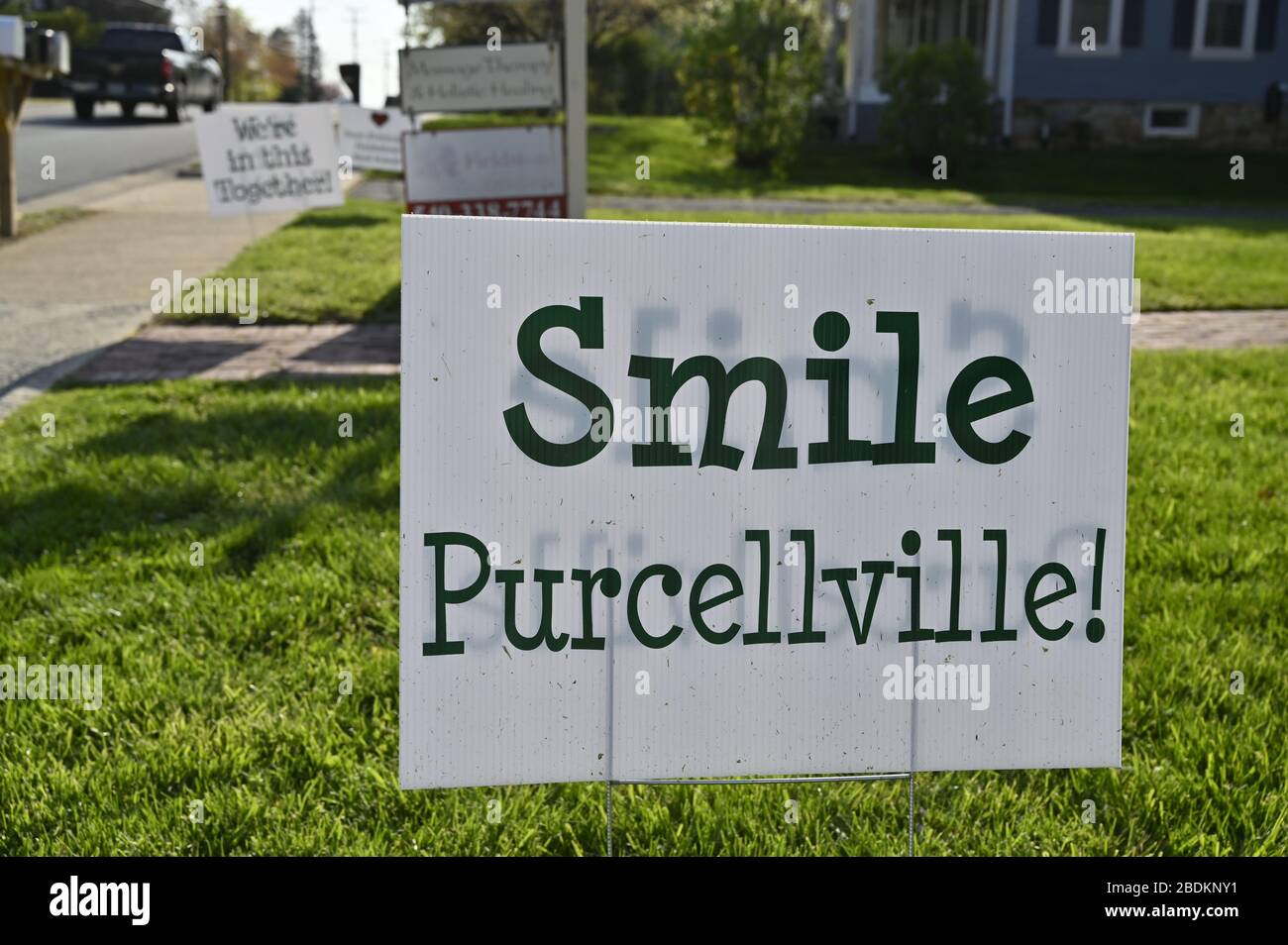 Positive street signs hi-res stock photography and images - Alamy