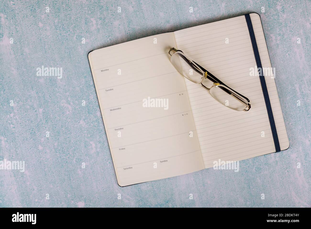 Clean desk hi-res stock photography and images - Alamy