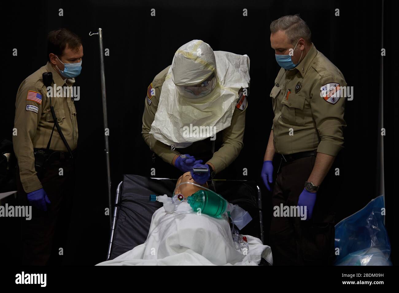 Intubation in the field hi-res stock photography and images - Alamy