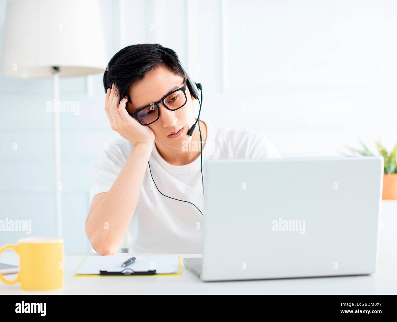 Man working desk stress hi-res stock photography and images - Alamy