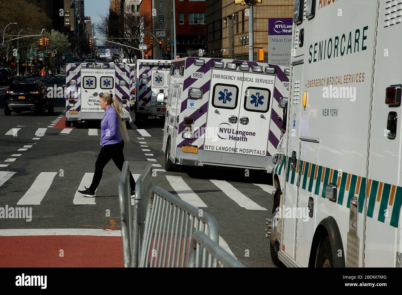 Call ambulance america hi-res stock photography and images - Alamy