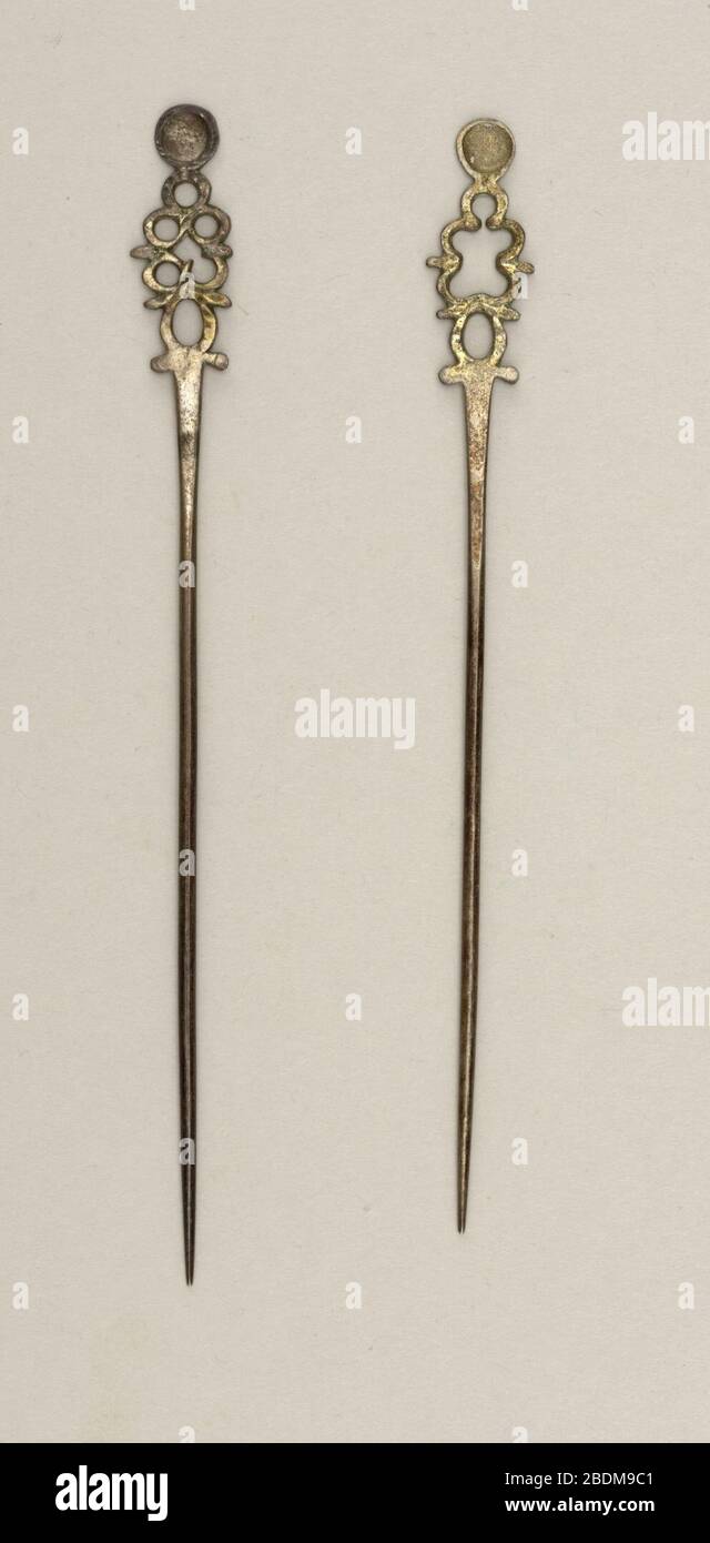 Vintage hair pin hi-res stock photography and images - Alamy