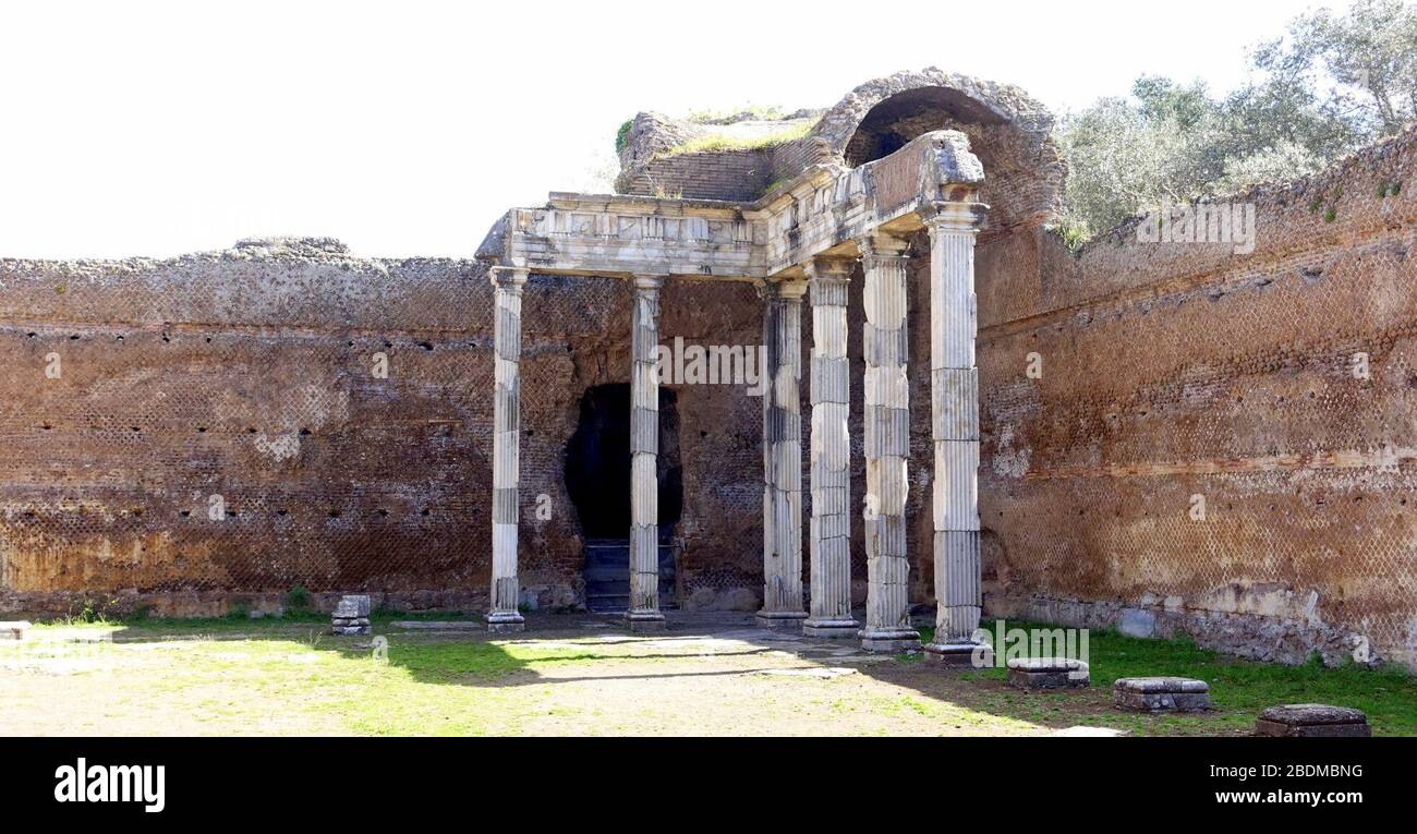 Hall of Doric Pillars - Villa Adriana - Tivoli, Italy Stock Photo - Alamy