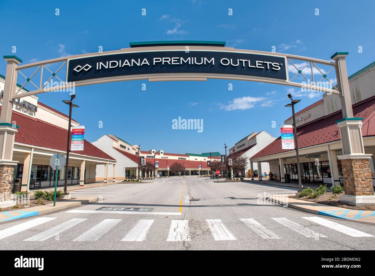 The abandoned Indiana Preumium Outlets mall in Edinburgh, Indiana Stock ...