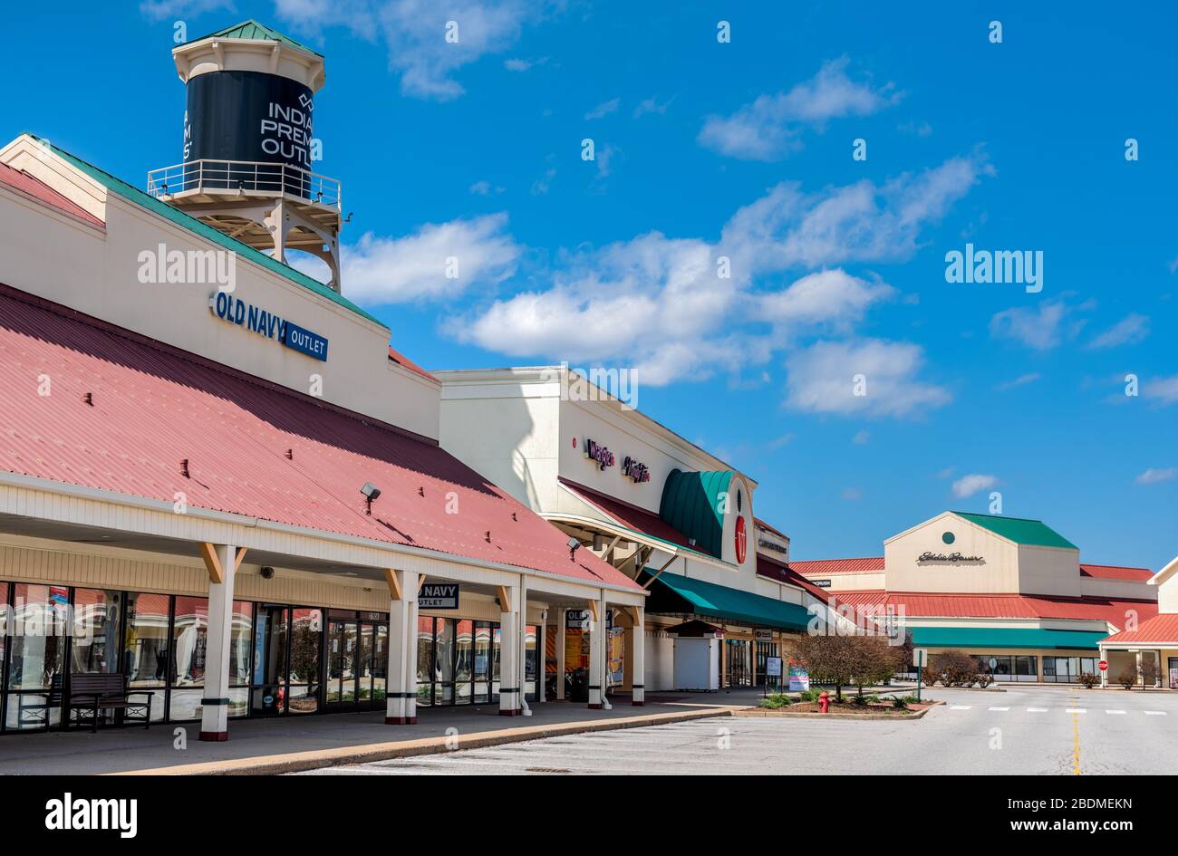 The abandoned Indiana Preumium Outlets mall in Edinburgh, Indiana Stock ...