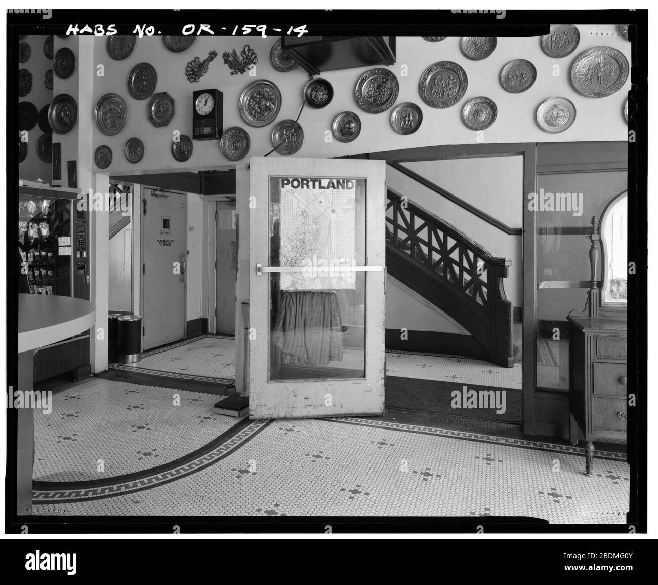 Hamilton Hotel - lobby to vestibule - Portland Oregon Stock Photo - Alamy