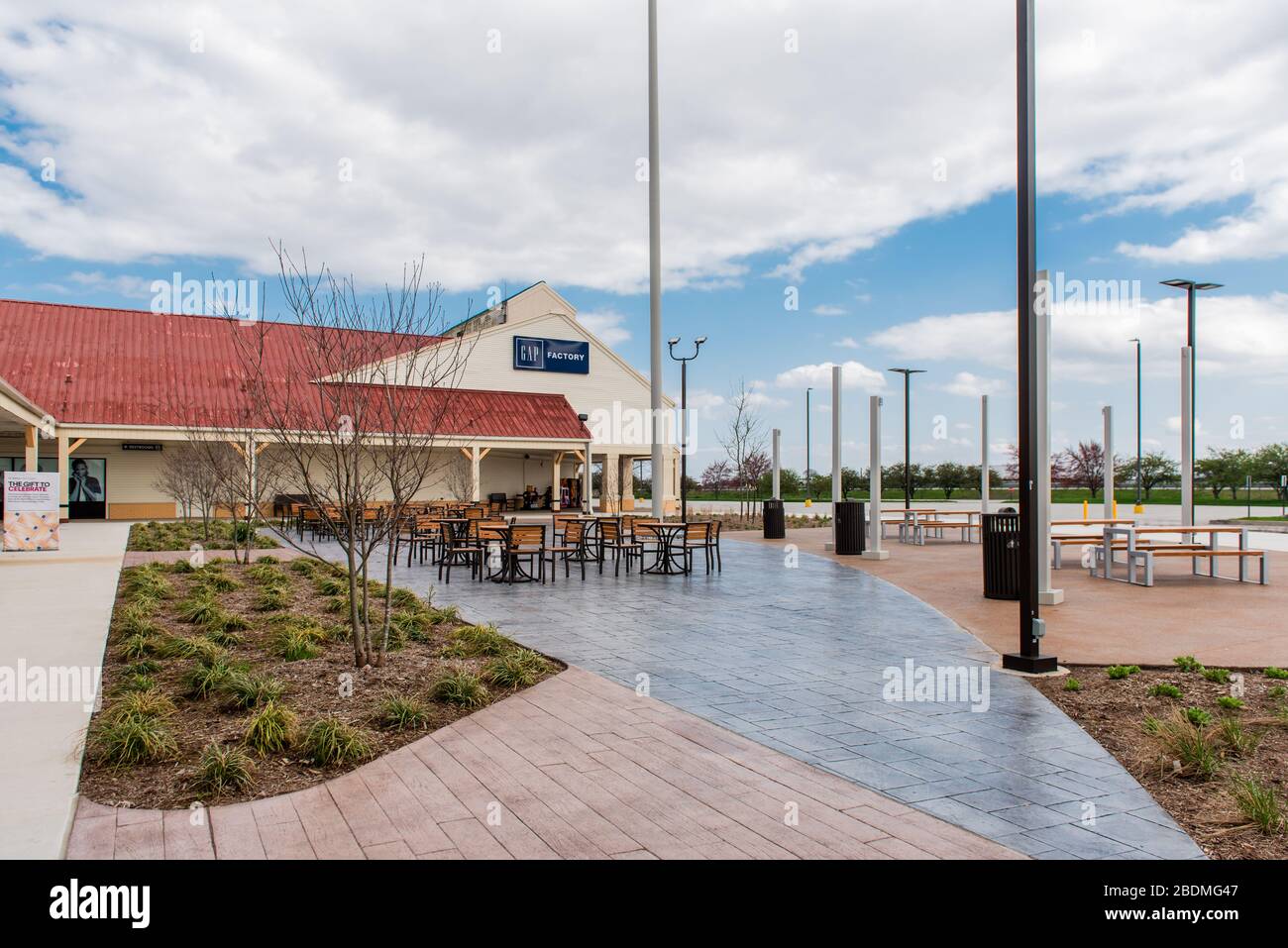 The abandoned Indiana Preumium Outlets mall in Edinburgh, Indiana Stock ...