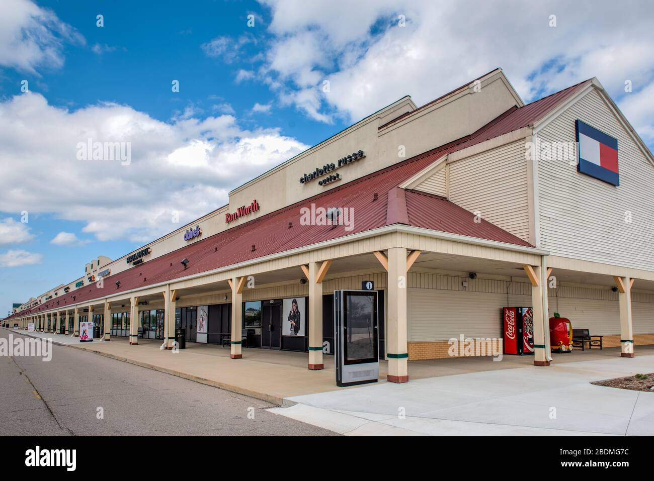 The abandoned Indiana Preumium Outlets mall in Edinburgh, Indiana Stock ...