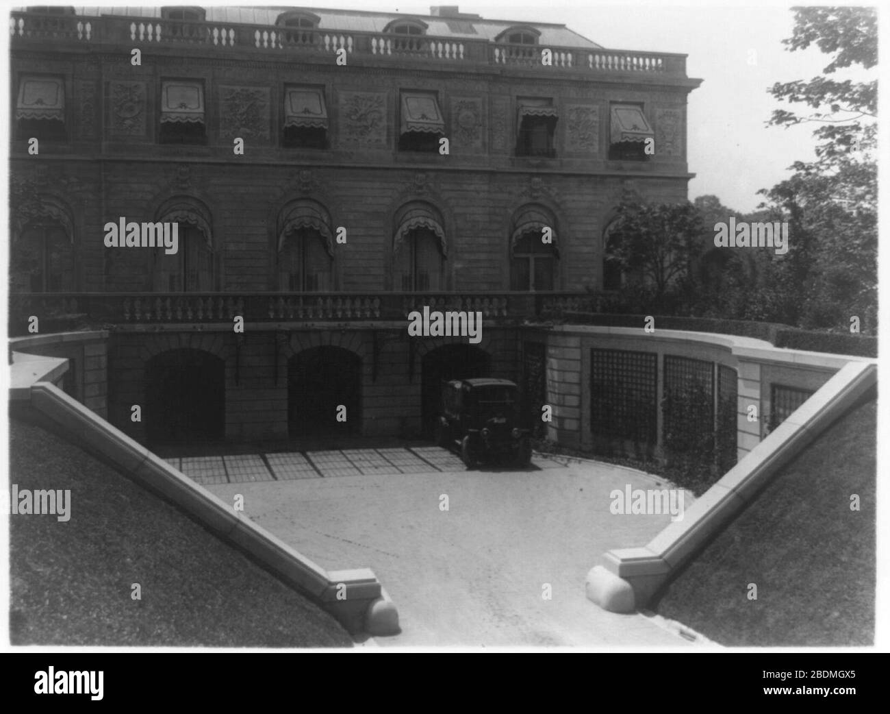 Hamilton Rice Home in Newport, Rhode Island, exterior view showing ...
