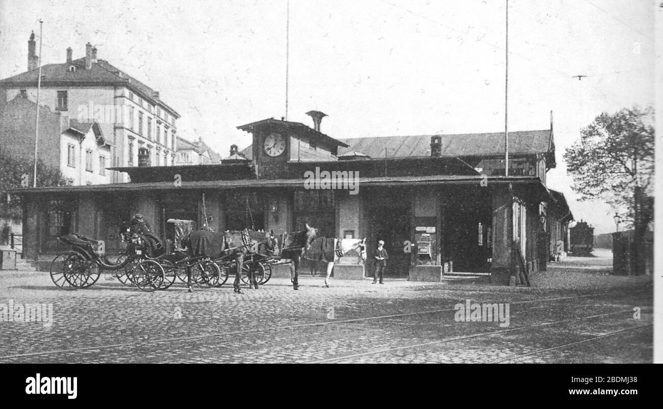 Hanauer Bahnhof 1900-1 Stock Photo - Alamy
