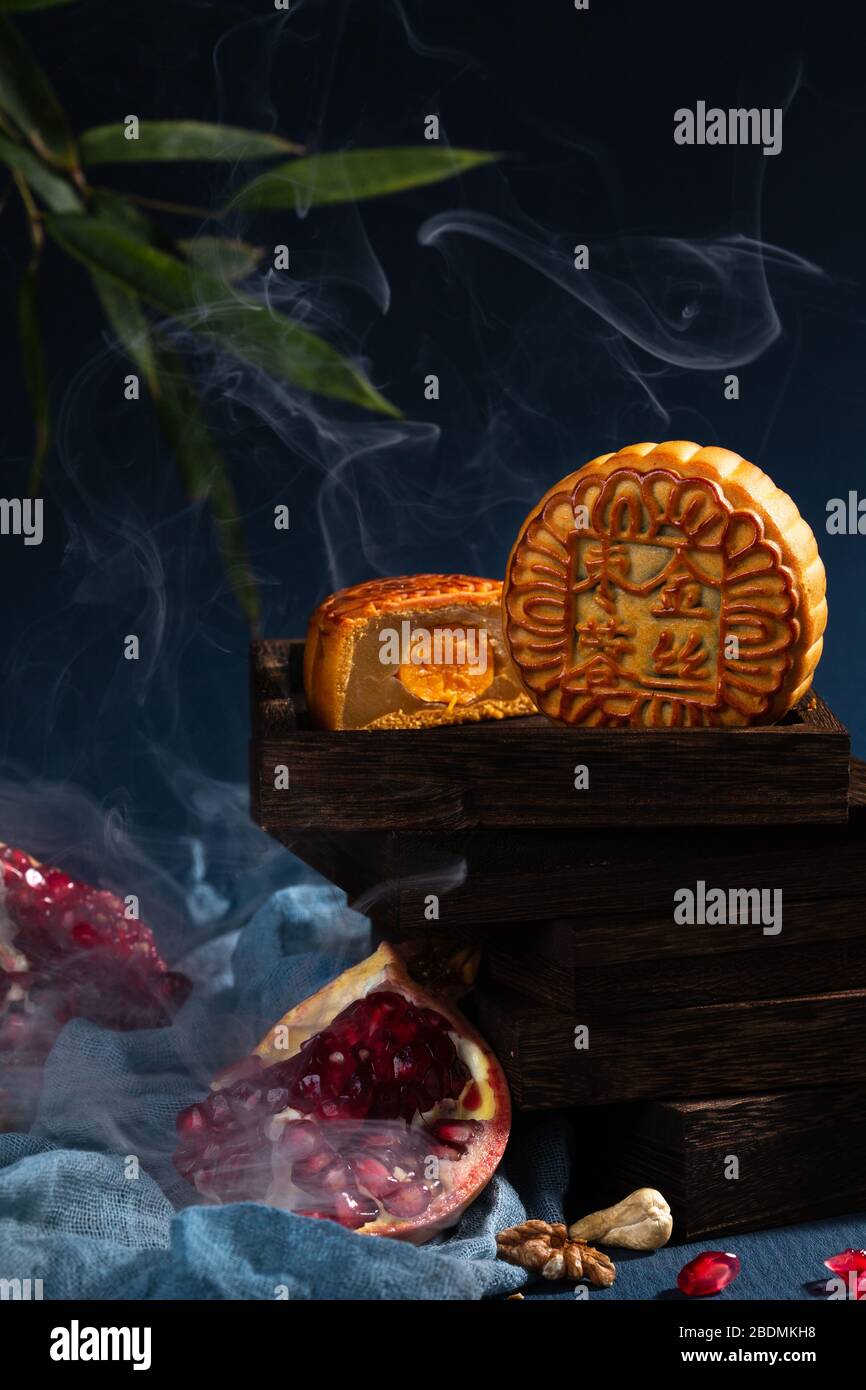 Eat and moon hi-res stock photography and images - Alamy