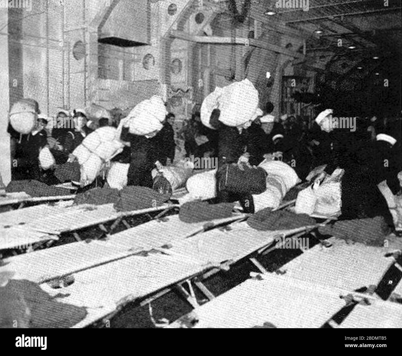 Hangar bay of USS Attu (CVE-102) with beds in 1944 Stock Photo - Alamy