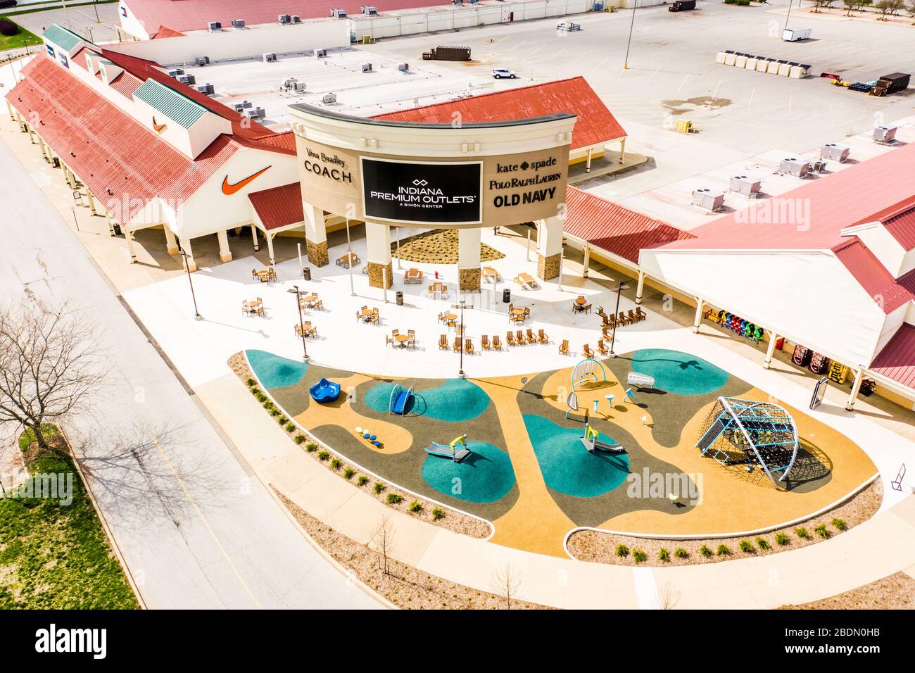 The abandoned Indiana Preumium Outlets mall in Edinburgh, Indiana Stock ...