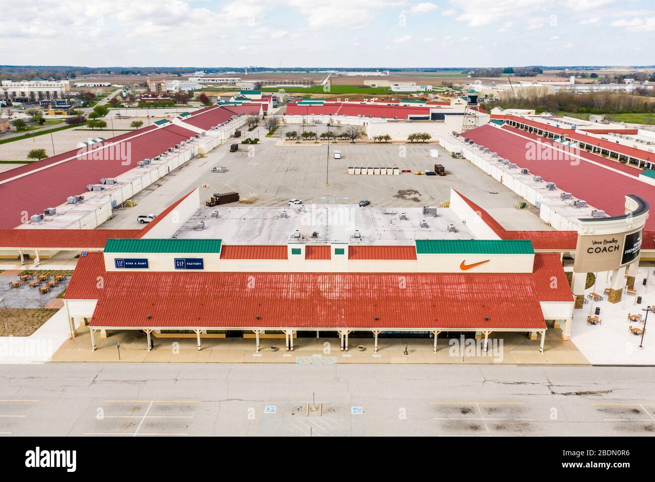 The abandoned Indiana Preumium Outlets mall in Edinburgh, Indiana Stock ...