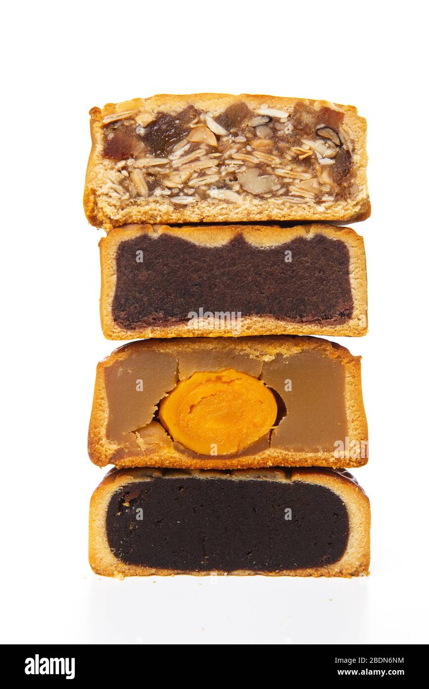 Cut the moon cake Stock Photo - Alamy