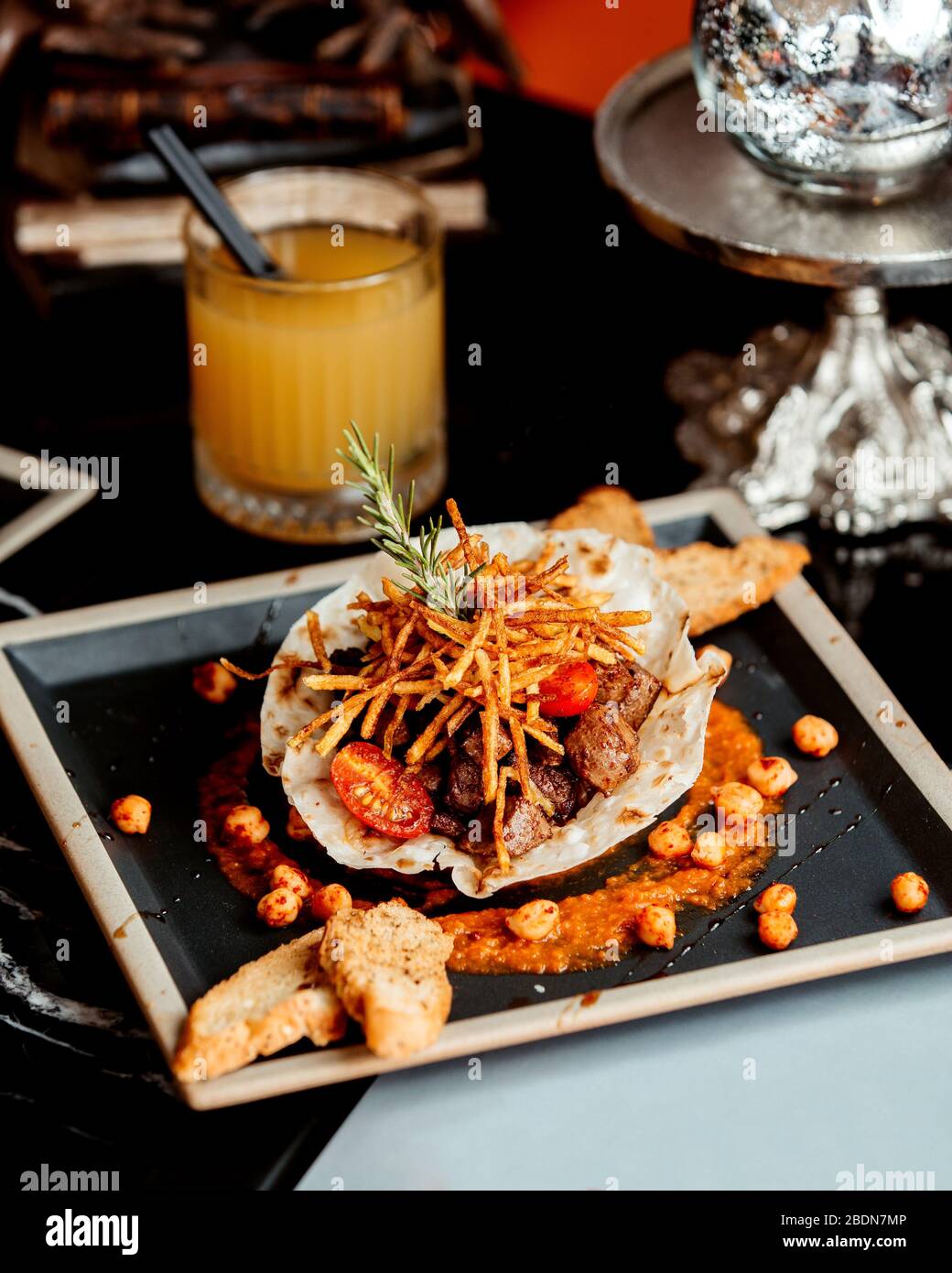 Pieces chicken in pita bread hi-res stock photography and images - Alamy