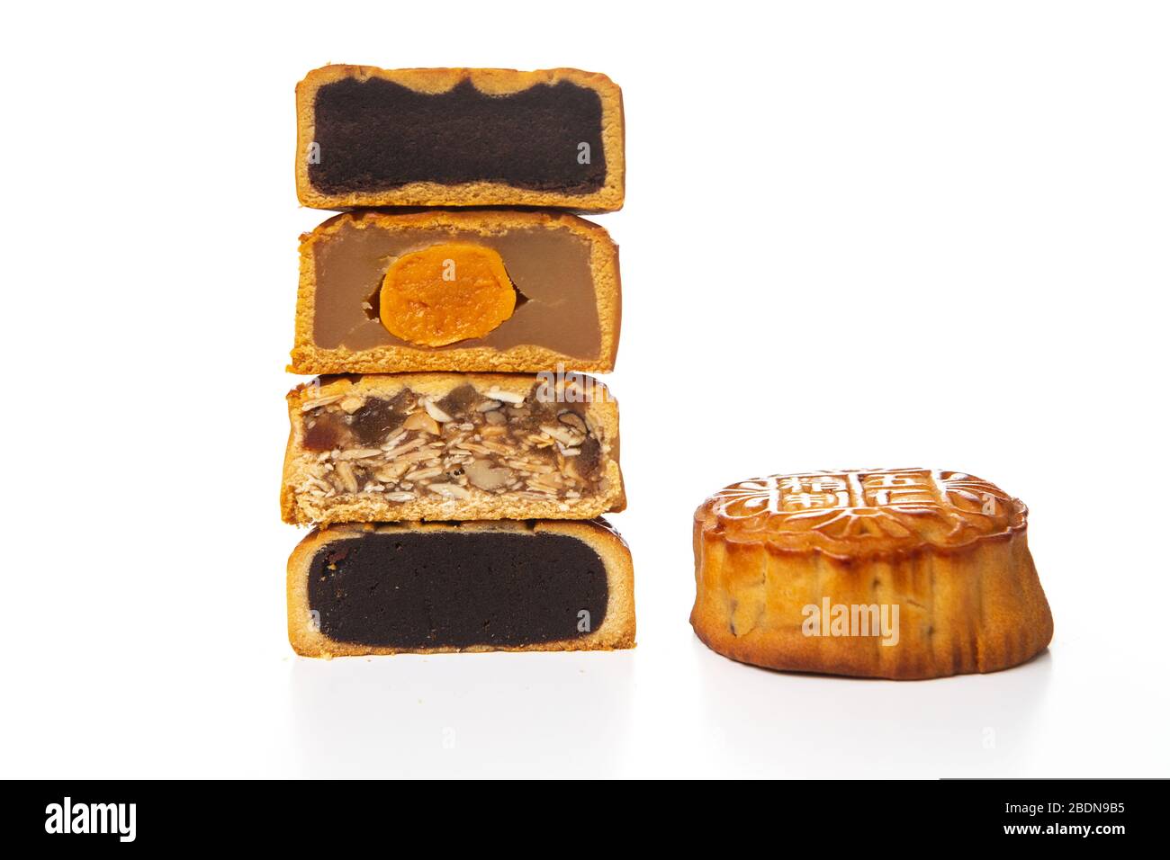 Cut the moon cake Stock Photo - Alamy