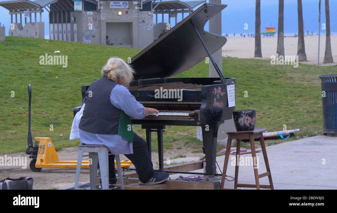 Piano player at Venice Beach oceanfront - CALIFORNIA, USA - MARCH 18 ...