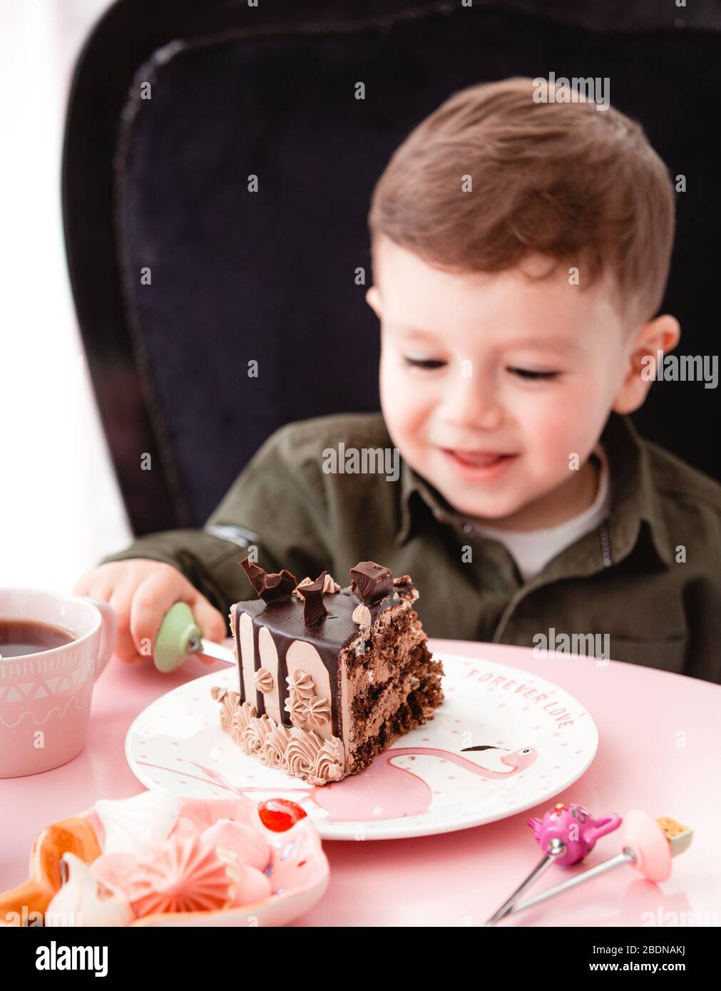little boy eats chocolate cake Stock Photo - Alamy