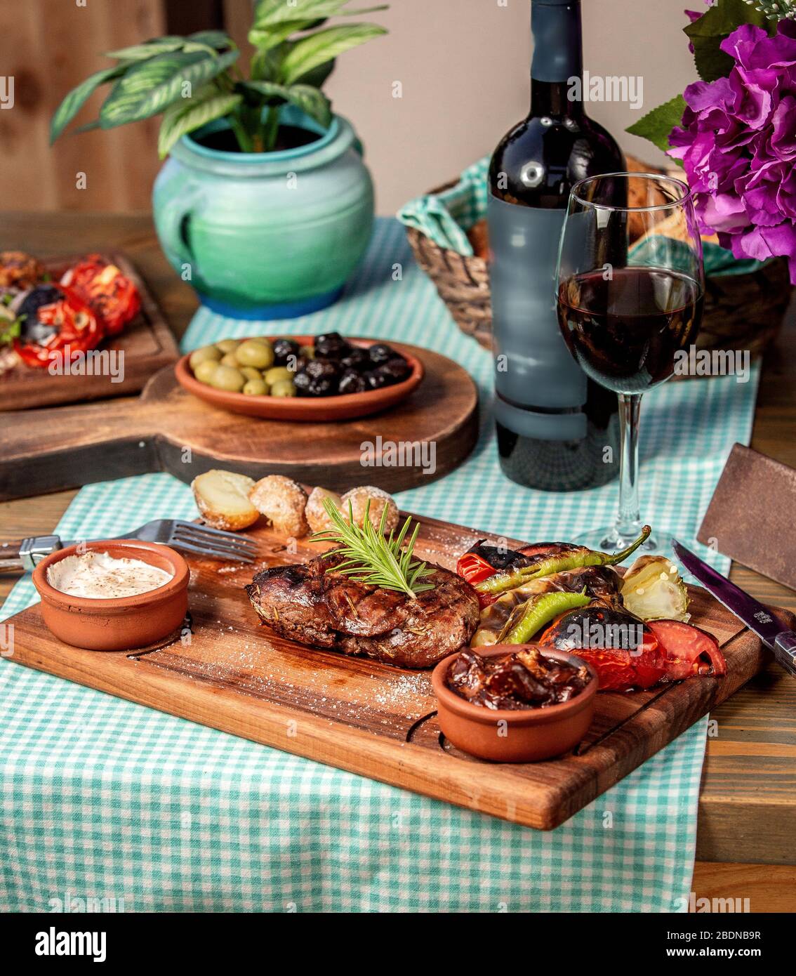 Well done steak hi-res stock photography and images - Alamy