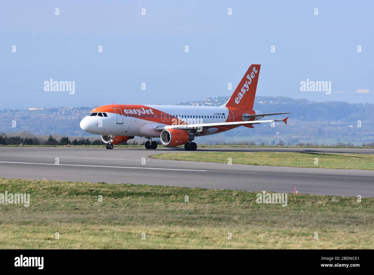 Easyjet aeroplane photographs hi-res stock photography and images - Alamy
