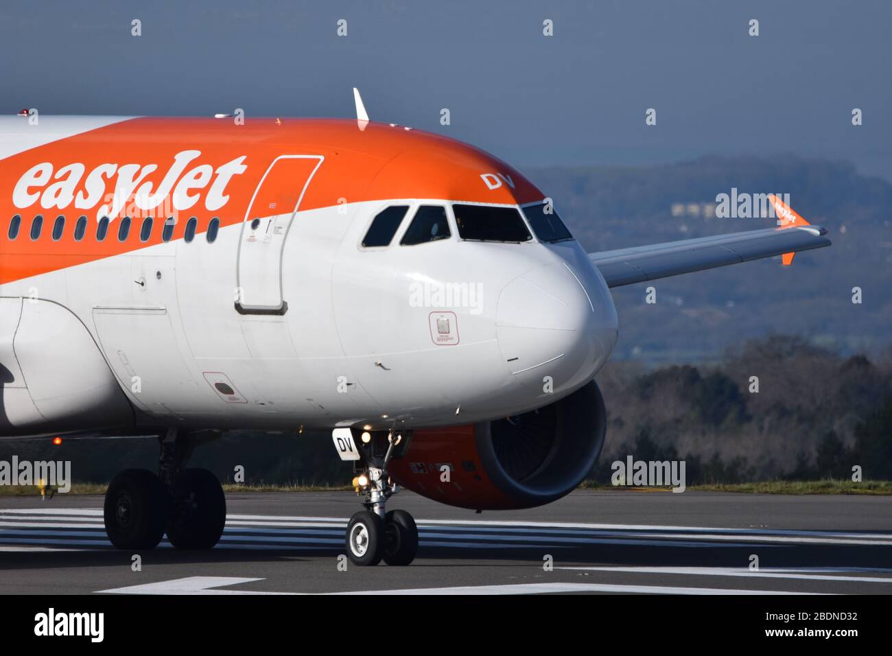 Easyjet aeroplane photographs hi-res stock photography and images - Alamy