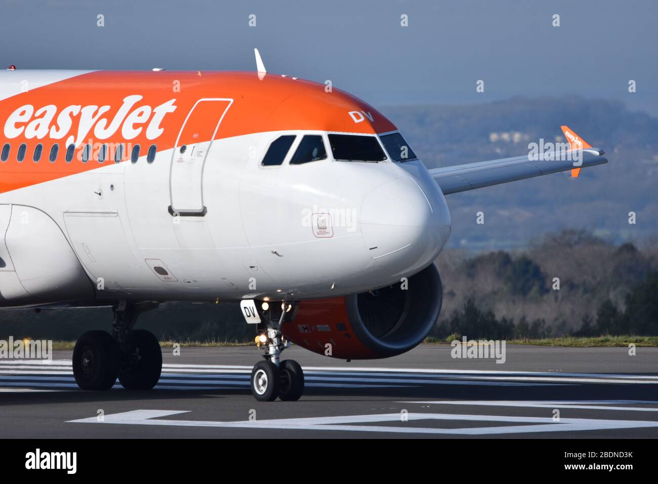 Easyjet front plane close hi-res stock photography and images - Alamy