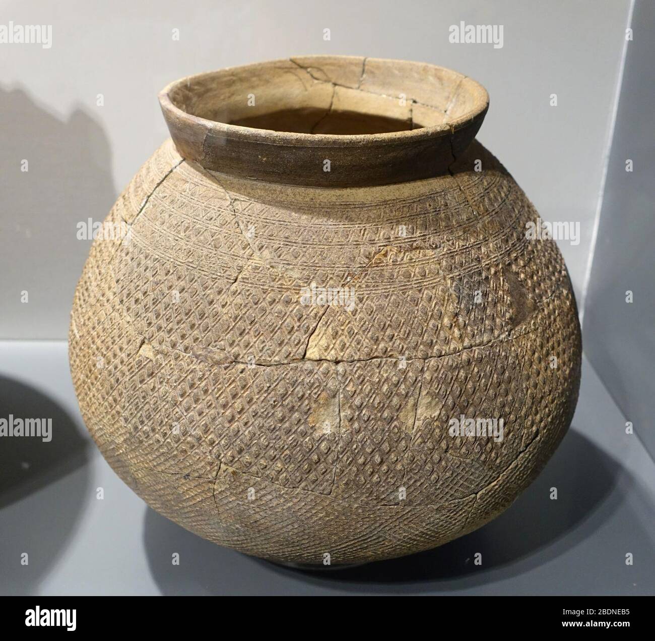 Hard pottery pot with lozenge pattern, Bronze period, from Hai Dei Wan ...