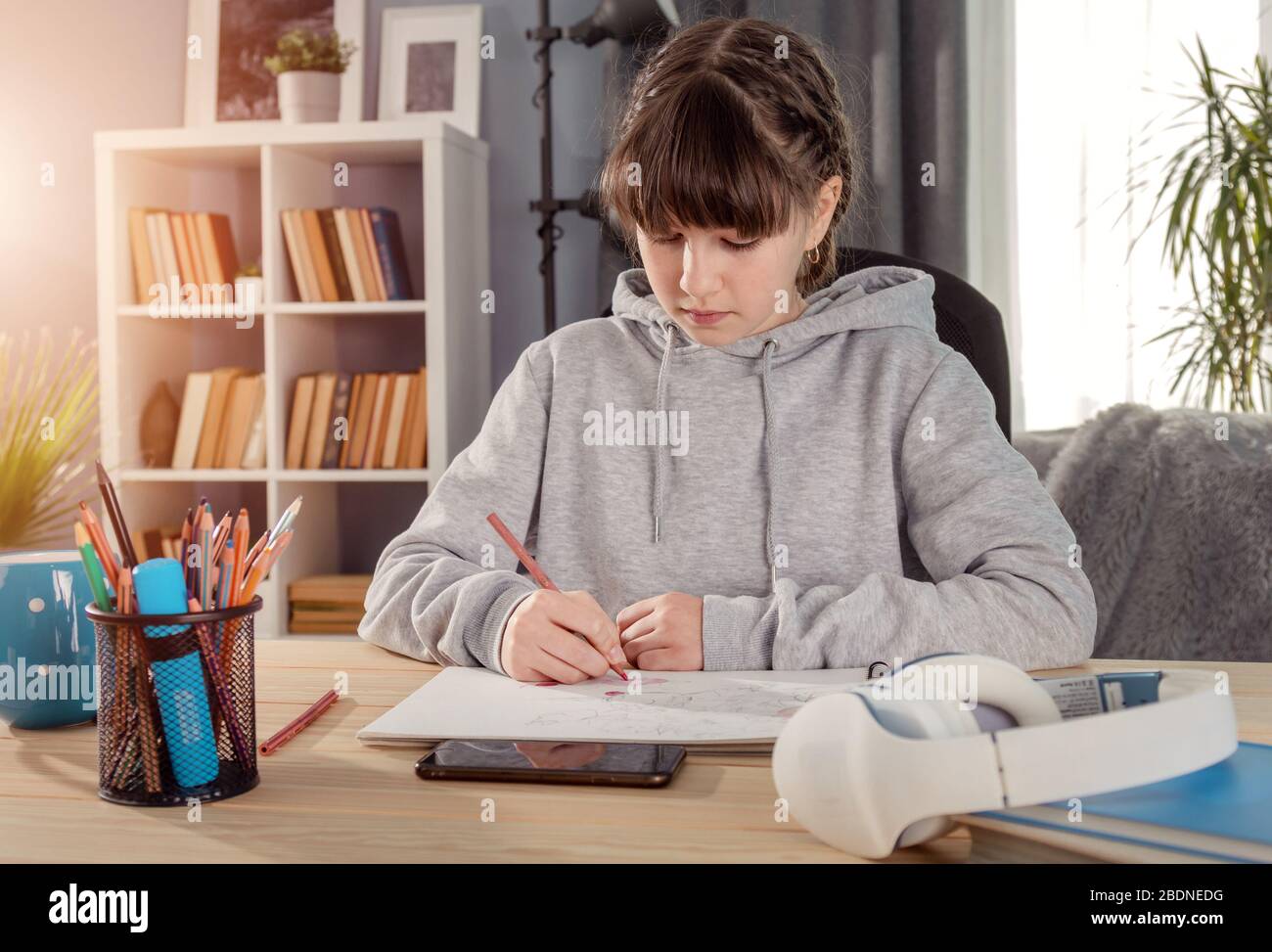 Teenager study hi-res stock photography and images - Alamy
