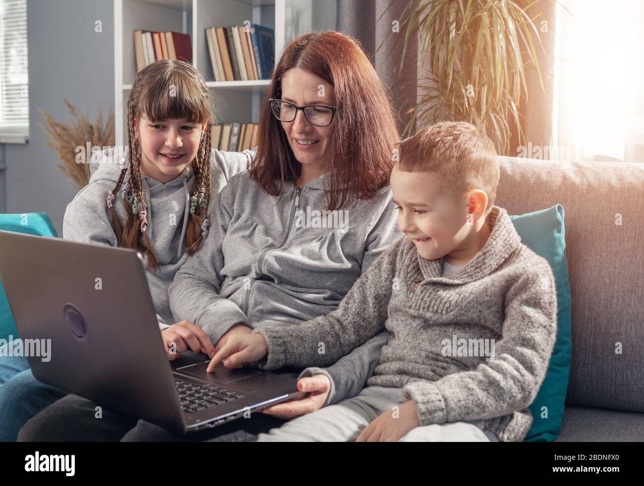 Come amicable hi-res stock photography and images - Alamy