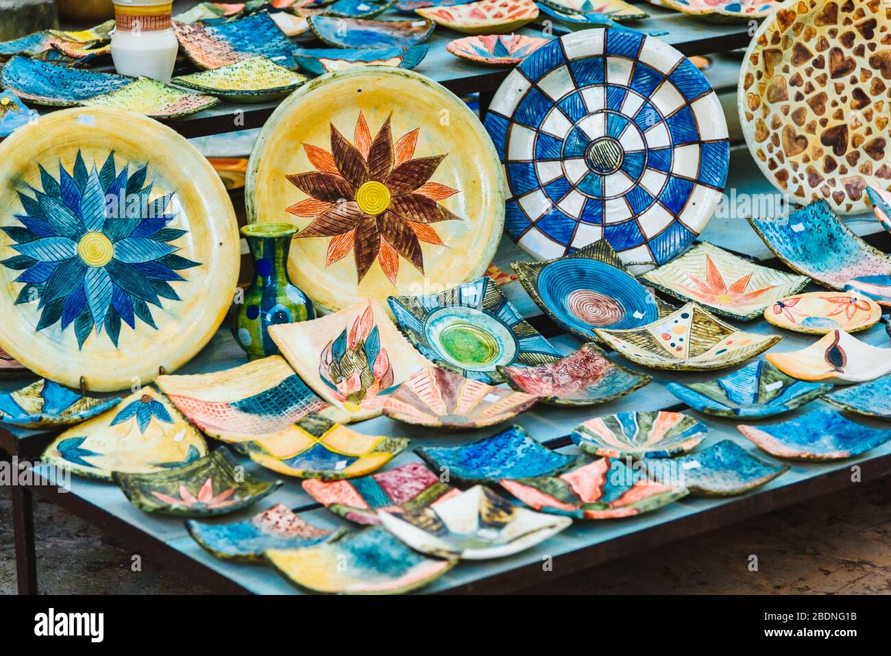 Pottery and plates hi-res stock photography and images - Alamy