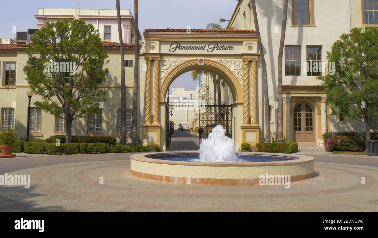 Paramount pictures entrance gate hi-res stock photography and images ...