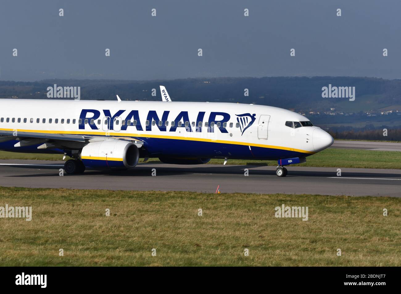 Ryanair planes bristol airport hi-res stock photography and images - Alamy