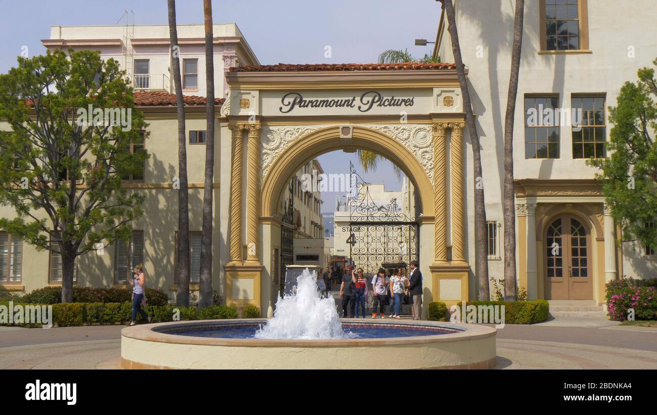 Paramount pictures entrance gate hi-res stock photography and images ...