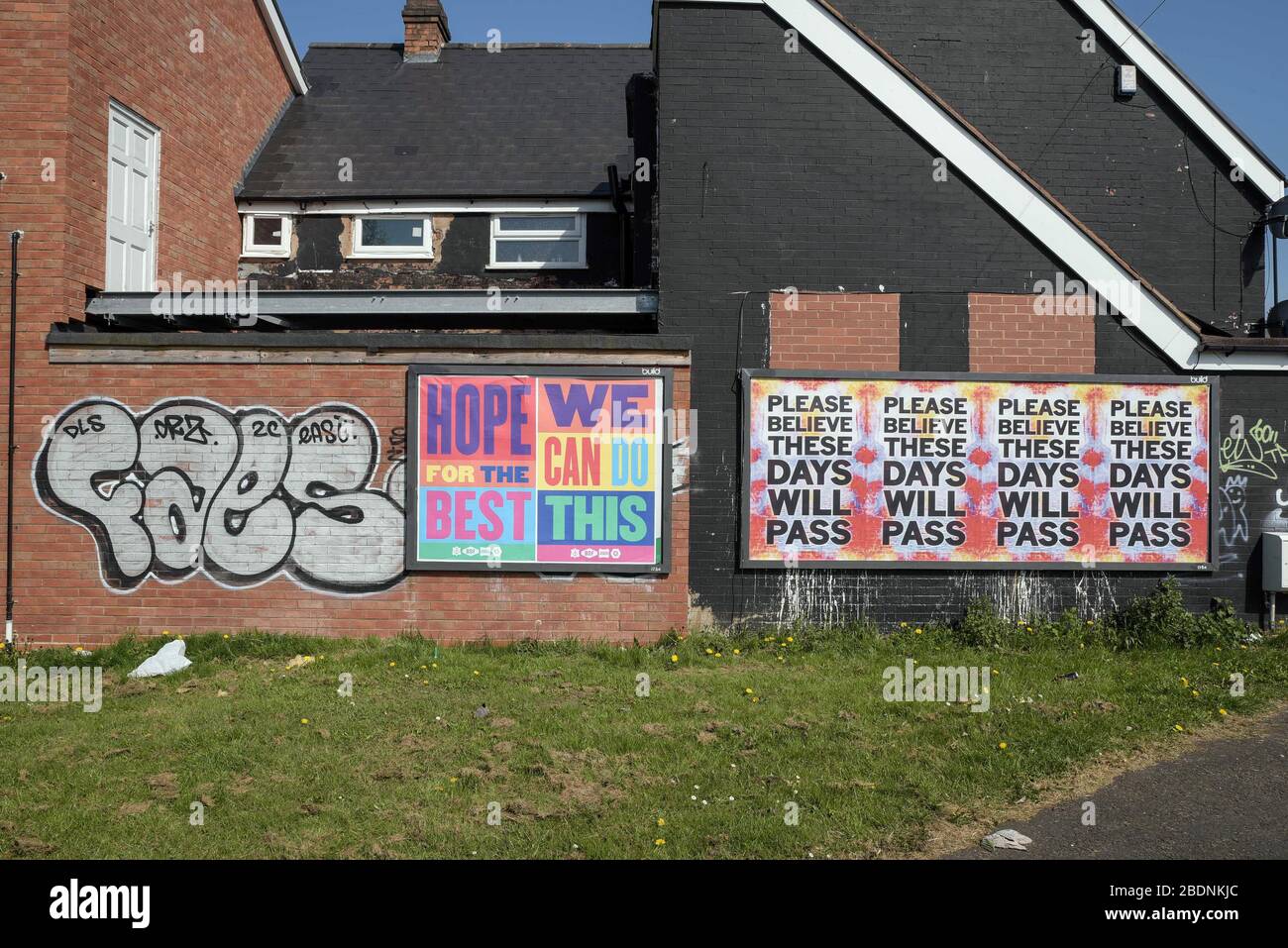 Birmingham, West Midlands, UK. 8th Apr, 2020. Positive posters that are ...