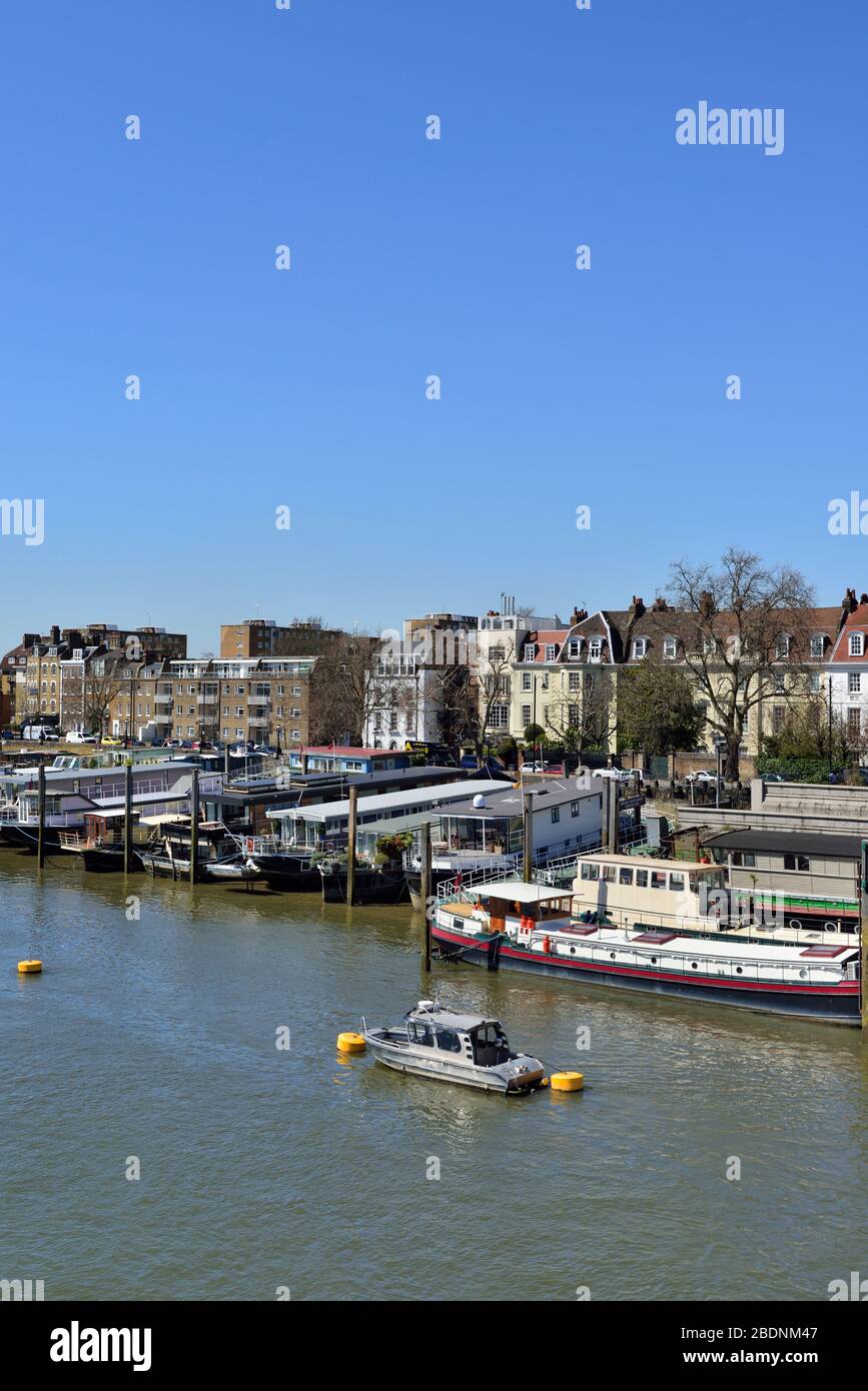 Cheyne walk barge hi-res stock photography and images - Alamy