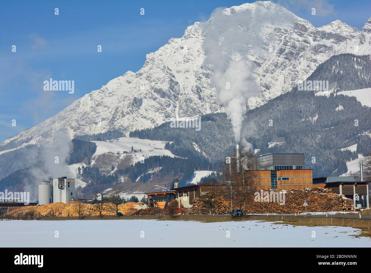 Timber factory hi-res stock photography and images - Alamy