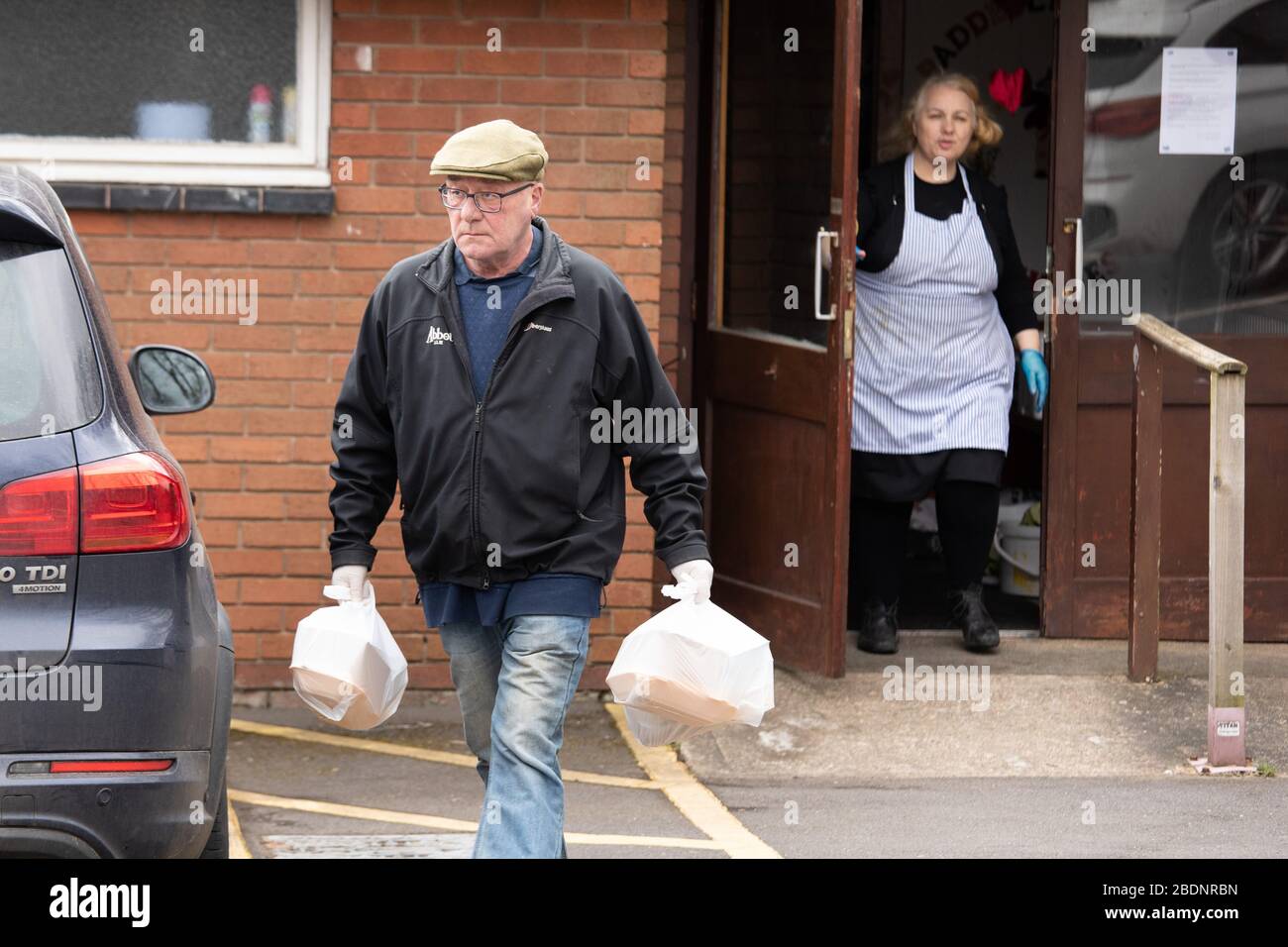 Delivering food parcels during coronavirus hi-res stock photography and ...