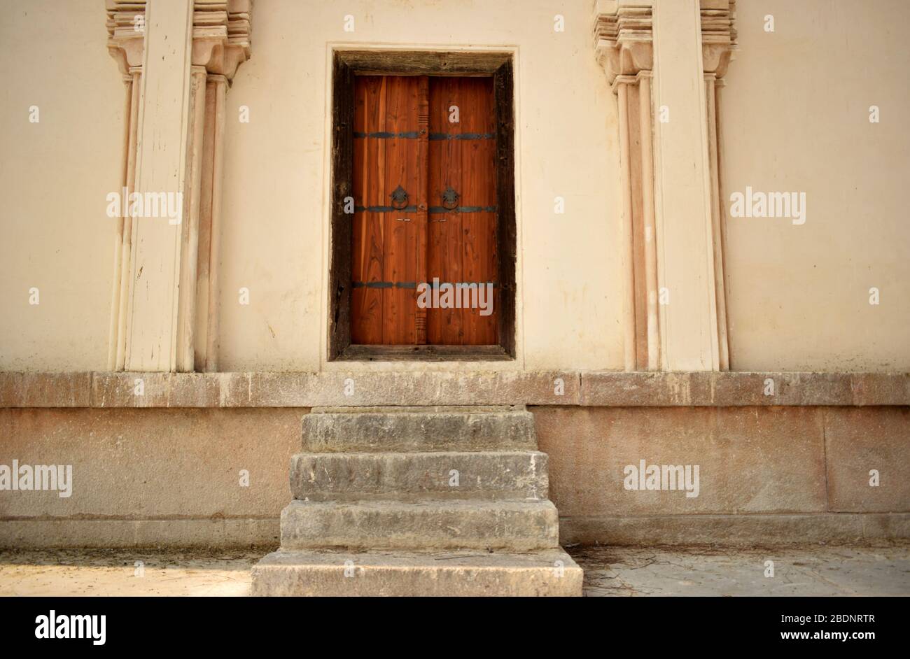 Sultan Quli Qutb Mulk's tomb was built in 1543. Seven Tombs Stock ...