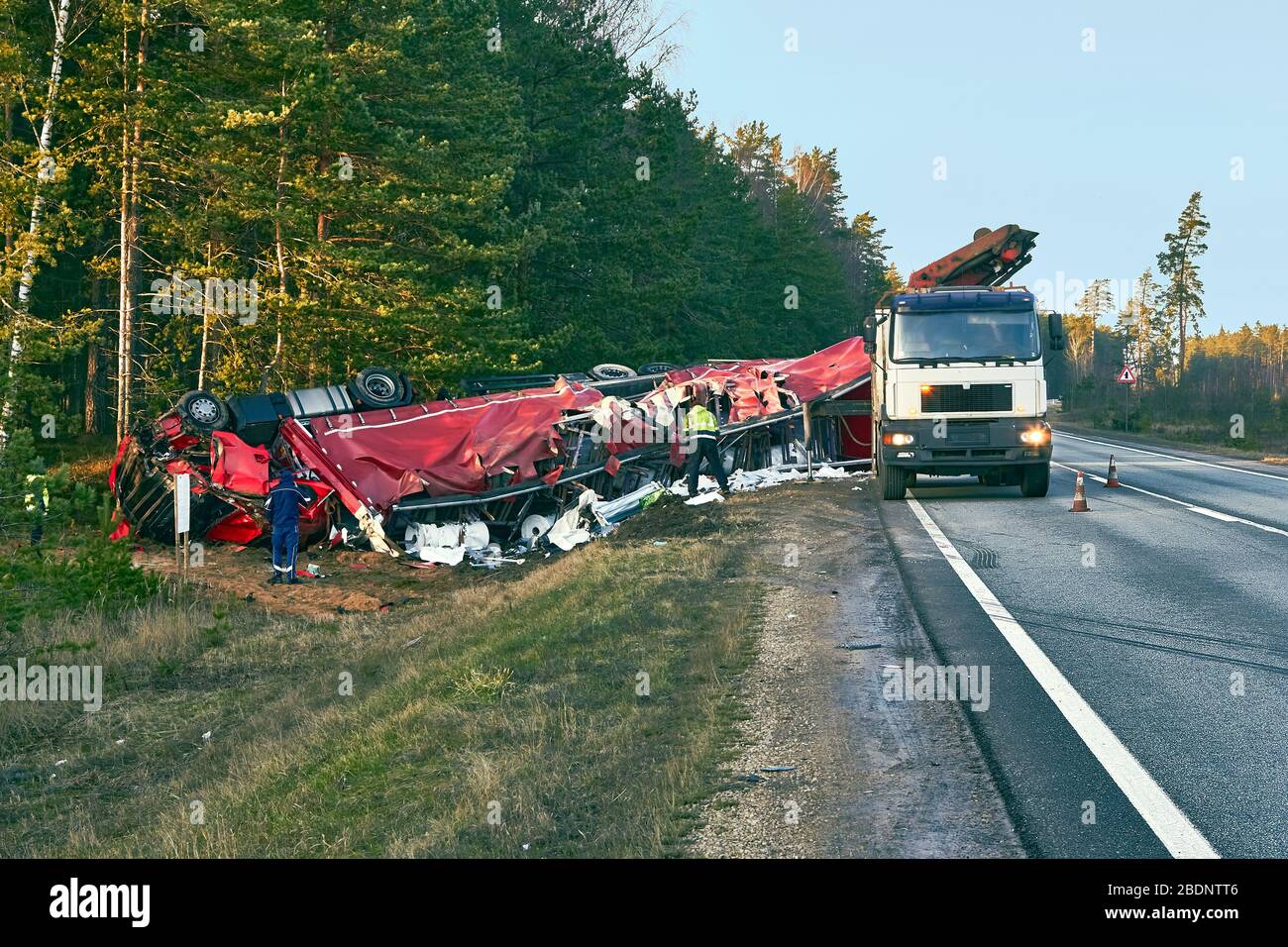 Car collision tree hi-res stock photography and images - Alamy