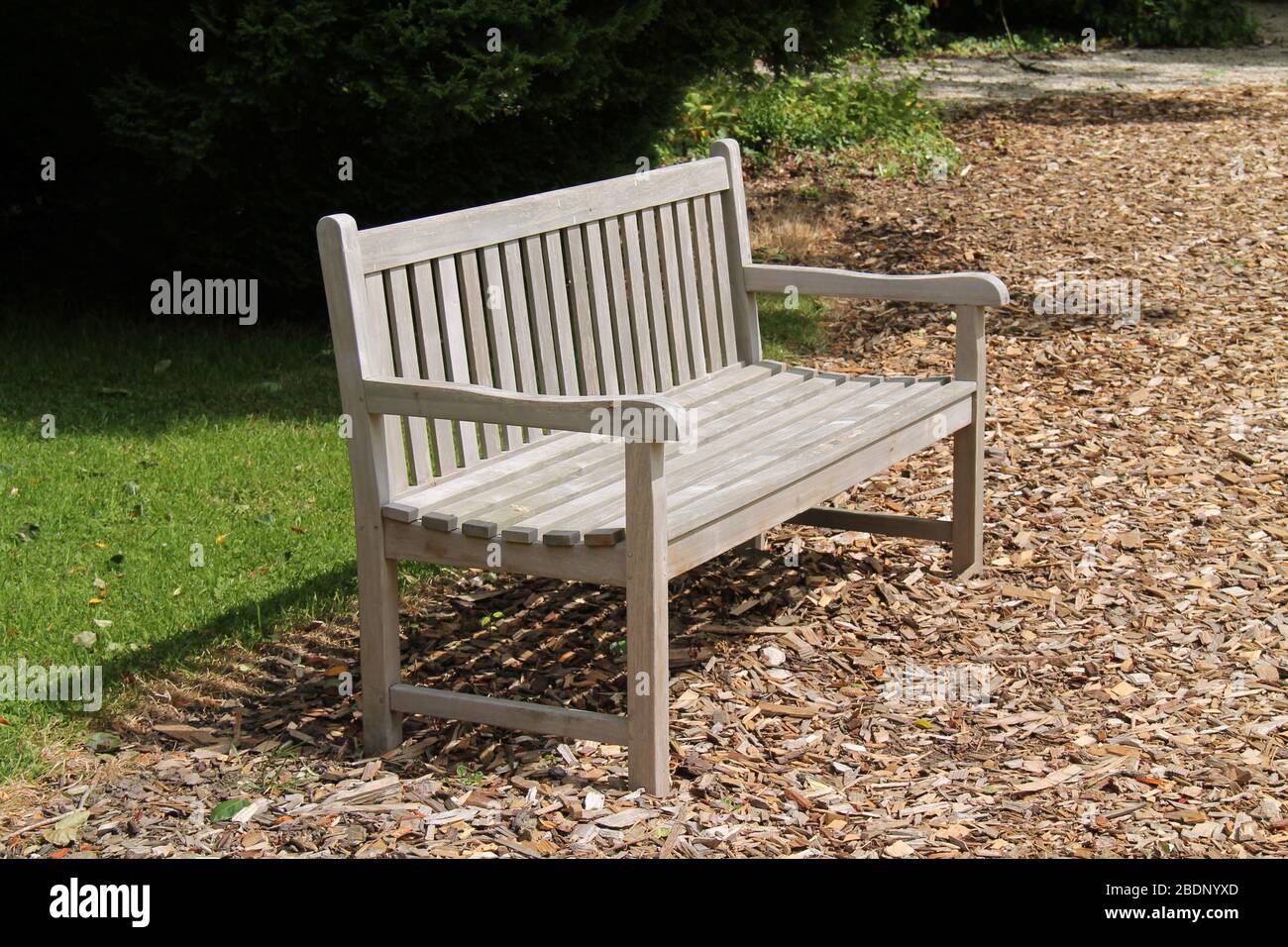 A Traditional Garden Large Wooden Slatted Bench Seat Stock Photo - Alamy