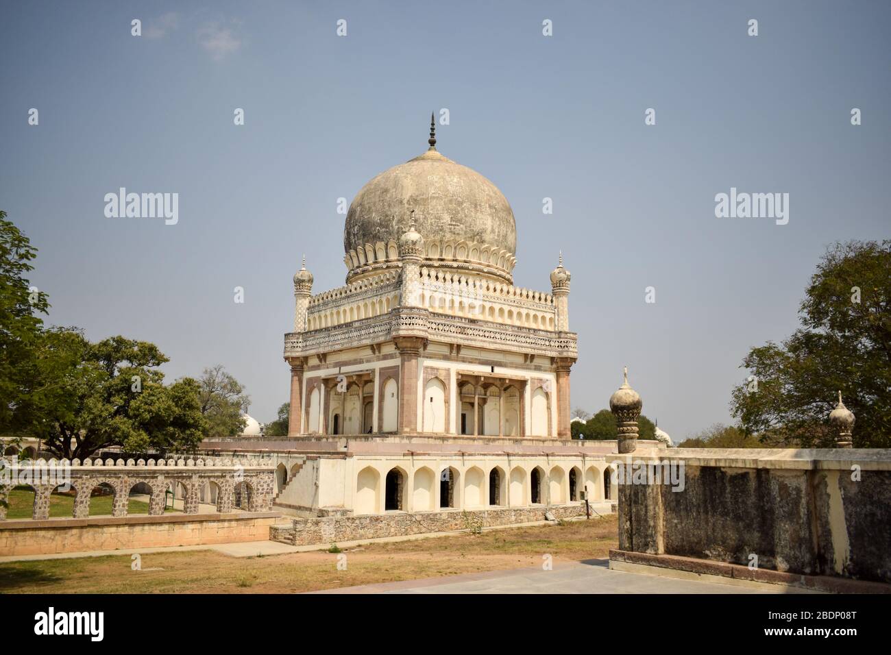 Sultan Quli Qutb Mulk's tomb was built in 1543. Seven Tombs Stock ...