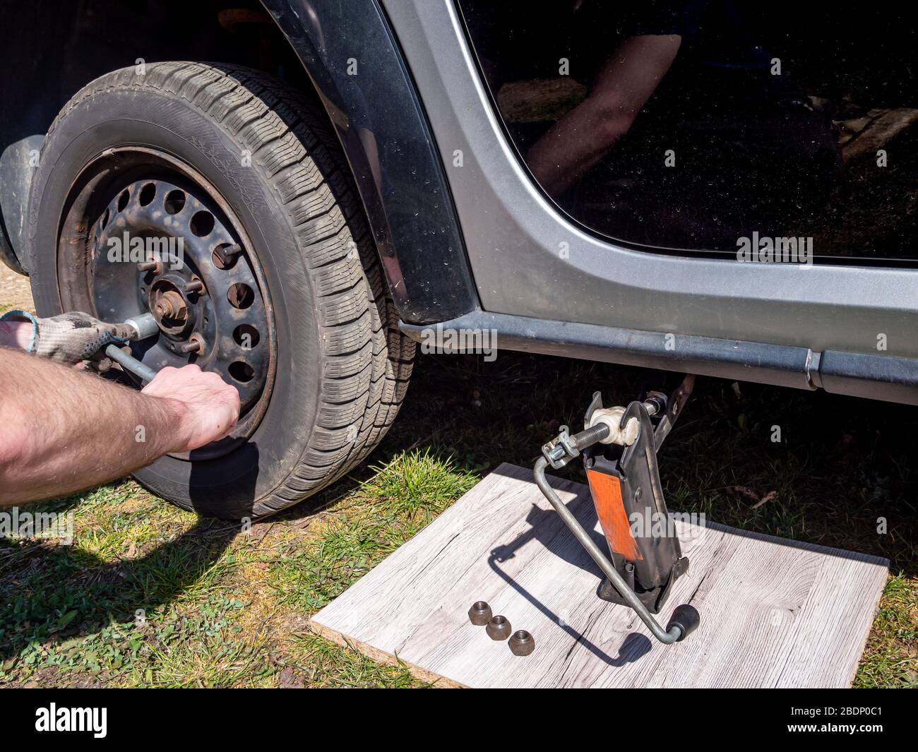 Changing tires hi-res stock photography and images - Alamy