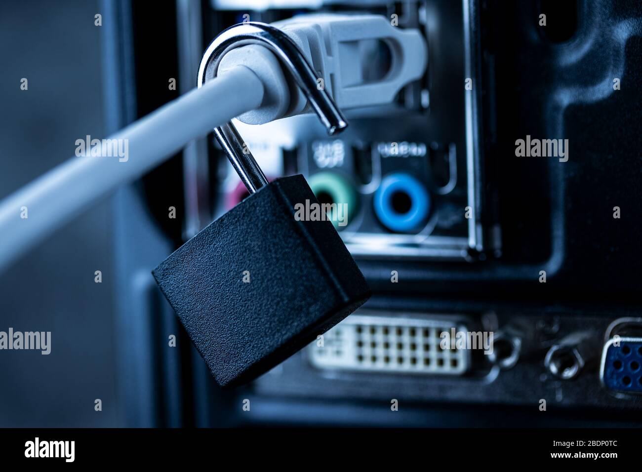 Internet access cable hi-res stock photography and images - Alamy