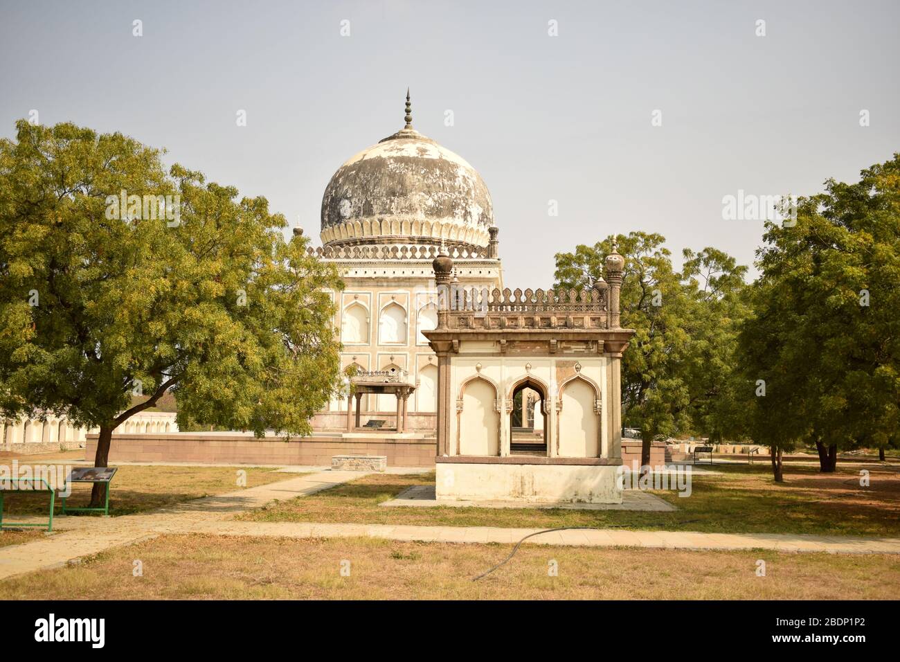 Sultan Quli Qutb Mulk's tomb was built in 1543. Seven Tombs Stock ...