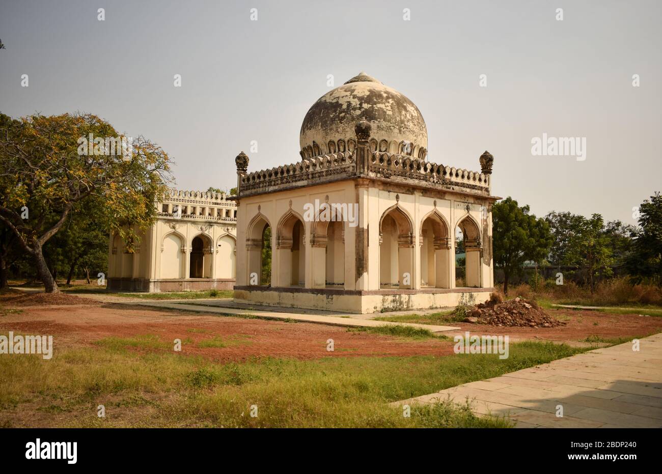 Sultan Quli Qutb Mulk's tomb was built in 1543. Seven Tombs Stock ...
