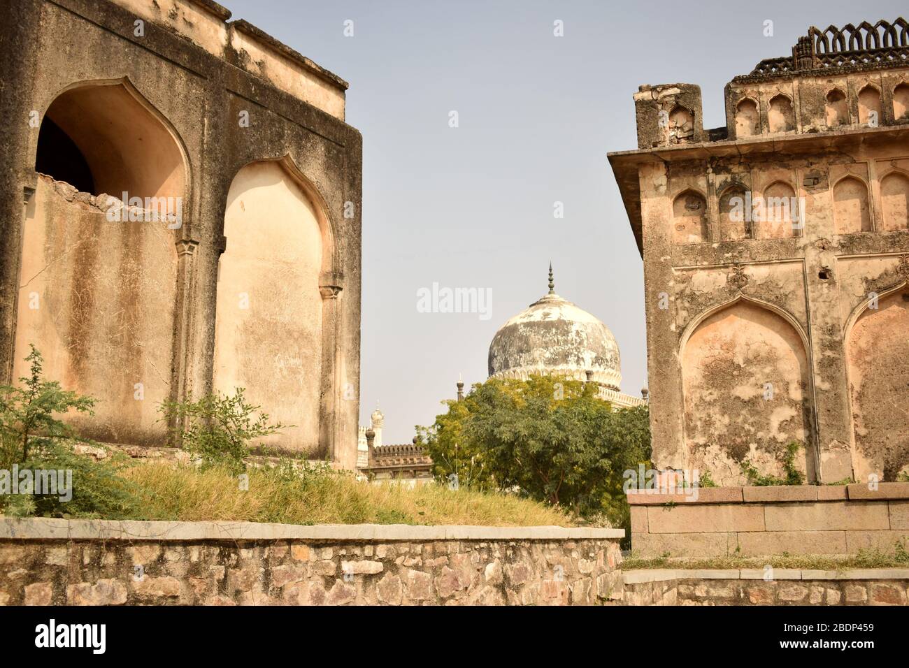 Sultan Quli Qutb Mulk's tomb was built in 1543. Seven Tombs Stock ...