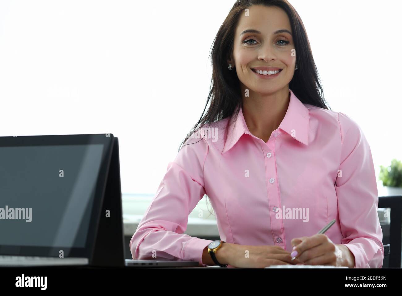 Sign documents hi-res stock photography and images - Alamy