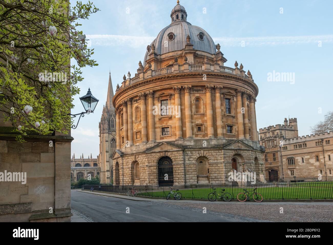 The Radcliffe Camera, part of the Bodleain Library, in Radcliffe Square ...